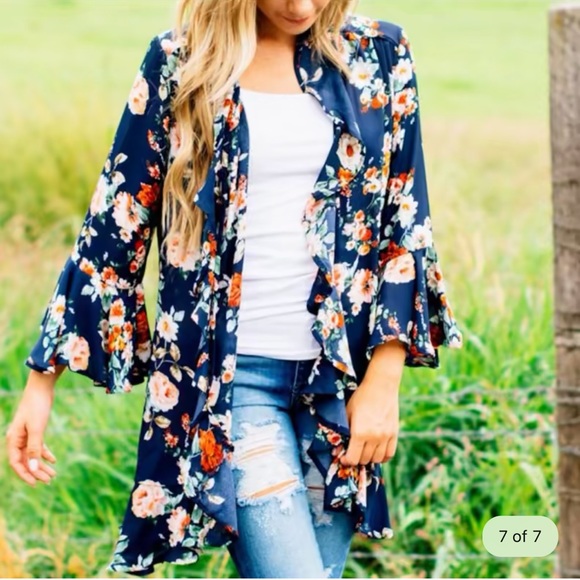 entro | Kimonos & Yukatas | Entro Flowy Navy Blue Floral Ruffle Detail ...